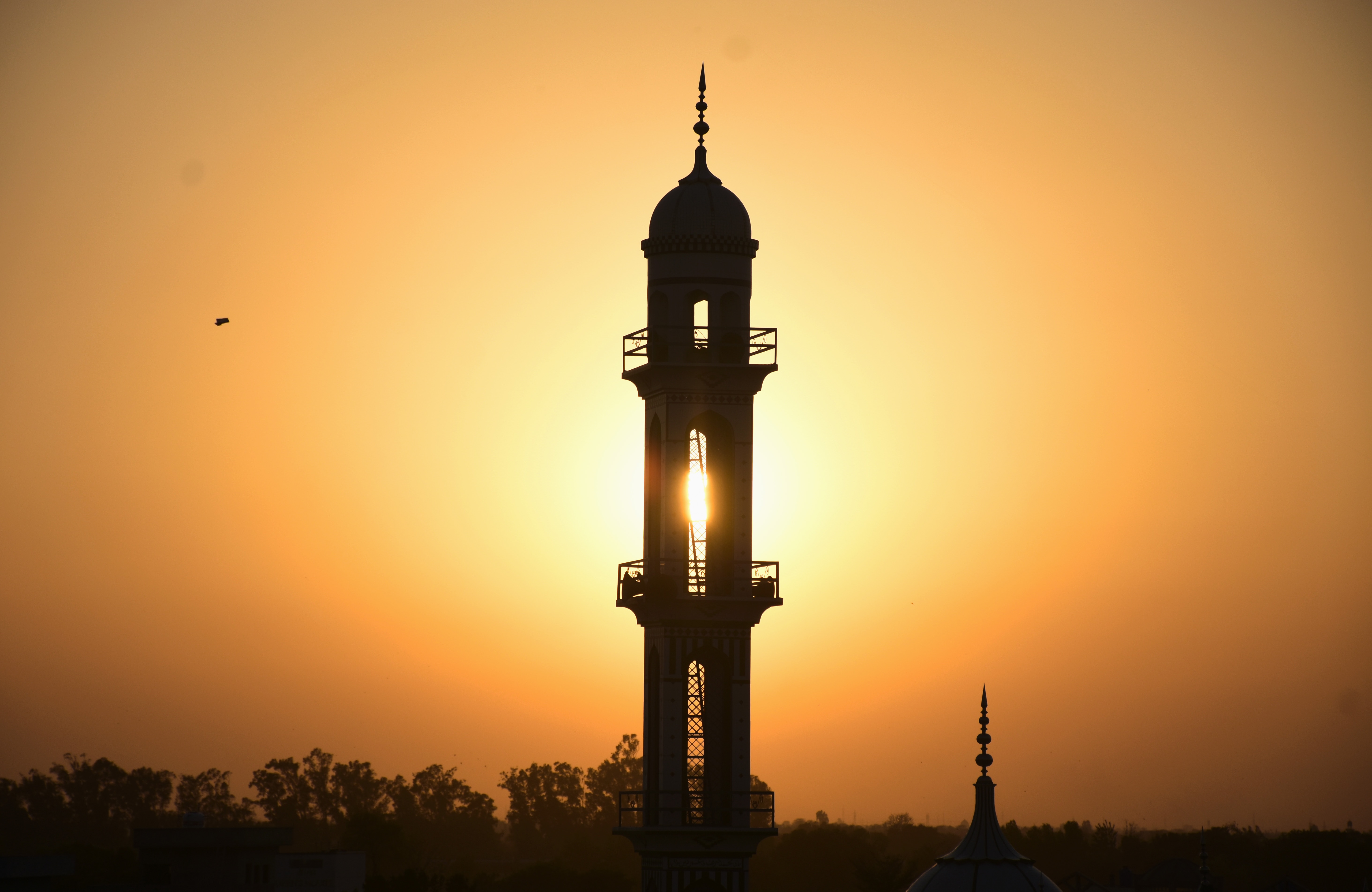 Pakistan's third-largest city sees mob targeting Christians, burning ...