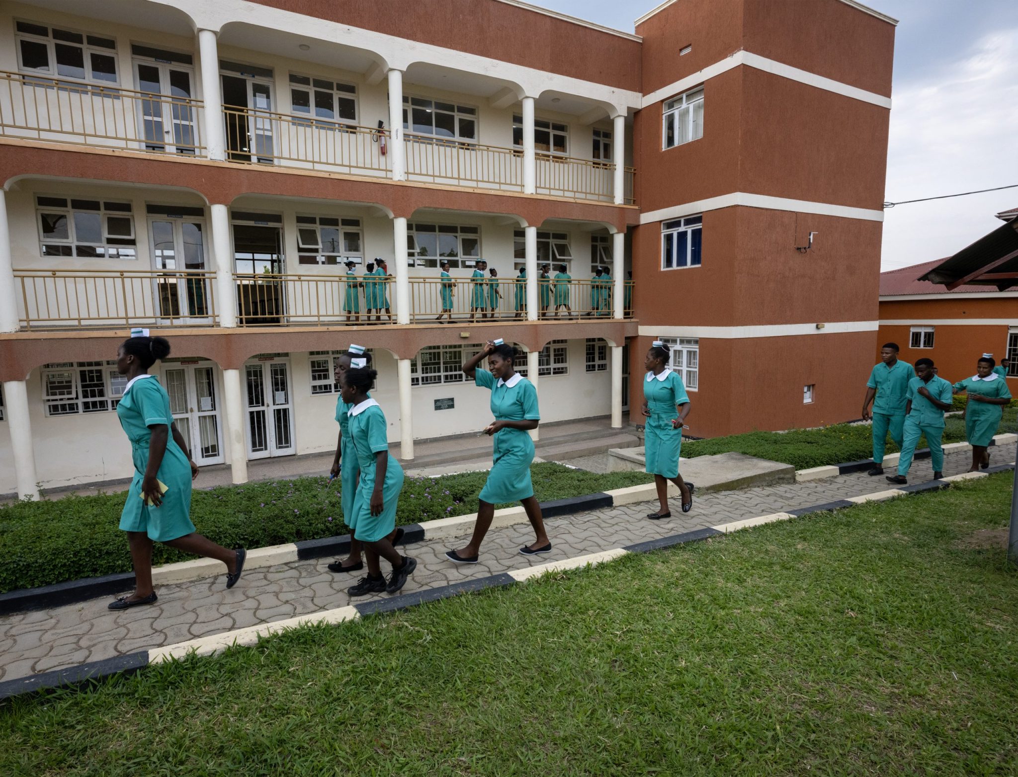 Uganda Ebola outbreak highlights need for trained medical workers ...